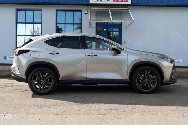 Lexus NX 450h 2025 in Vilnius on AUTOMOTO.COM.LV Grey Lexus NX 450h 2025 in Vilnius, with an engine capacity of 2.49 L and mileage of 11 thousand km for 59500 €, photo 6 on AUTOMOTO.COM.LV