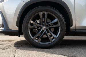 Pelēks Lexus NX 450h 2025 Viļņa, ar dzinēja tilpumu 2.49 L un nobraukumu 11 tūkst. km par 59500 €, foto 39 vietnē AUTOMOTO.COM.LV