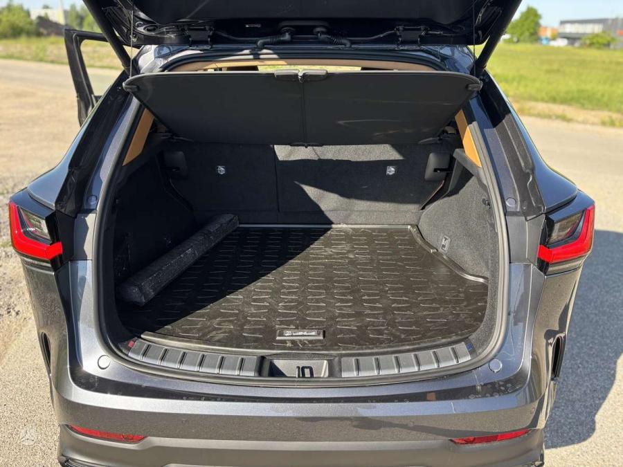 Pelēks Lexus NX 450h 2026 Utena, ar dzinēja tilpumu 0.00 L un nobraukumu 2 tūkst. km par 31200 €, foto 12 vietnē AUTOMOTO.COM.LV