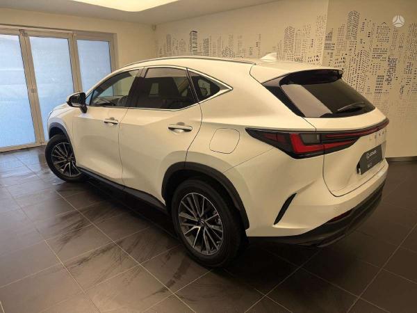 White Lexus NX 450h 2022 in Kaunas, with an engine capacity of 2.49 L and mileage of 45 thousand km for 46900 €, photo 4 on AUTOMOTO.COM.LV