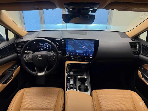 White Lexus NX 450h 2022 in Kaunas, with an engine capacity of 2.49 L and mileage of 45 thousand km for 46900 €, photo 10 on AUTOMOTO.COM.LV