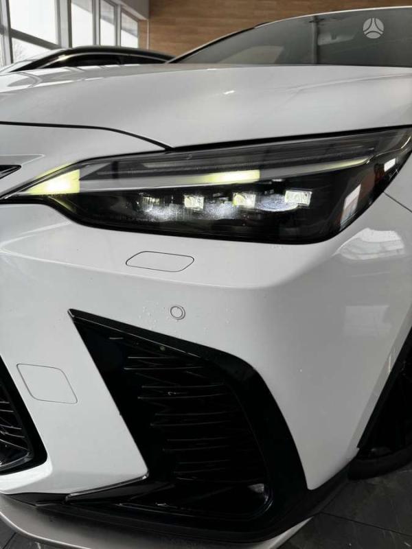Белый Лексус NX 450h 2022 в Паневежис, объемом двигателя 2.51 л и пробегом 59 тыс. км за 47500 €, фото 11 на AUTOMOTO.COM.LV