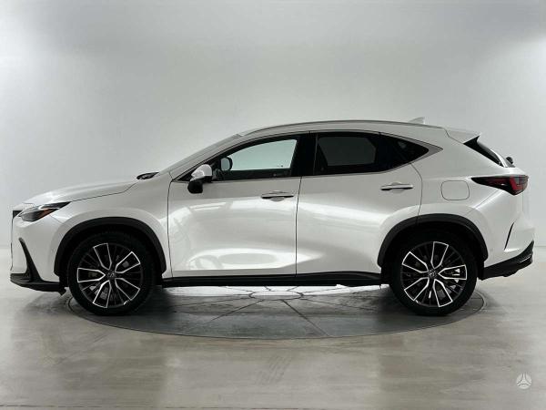 White Lexus NX 450h 2022 in Vilnius, with an engine capacity of 2.49 L and mileage of 156 thousand km for 48900 €, photo 3 on AUTOMOTO.COM.LV