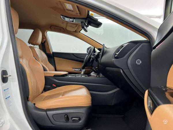 White Lexus NX 450h 2022 in Vilnius, with an engine capacity of 2.49 L and mileage of 156 thousand km for 48900 €, photo 6 on AUTOMOTO.COM.LV