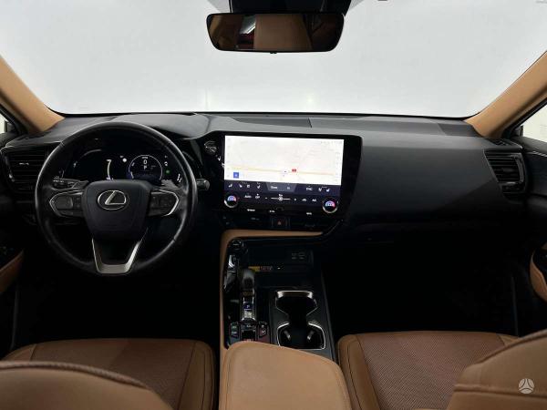 White Lexus NX 450h 2022 in Vilnius, with an engine capacity of 2.49 L and mileage of 156 thousand km for 48900 €, photo 8 on AUTOMOTO.COM.LV