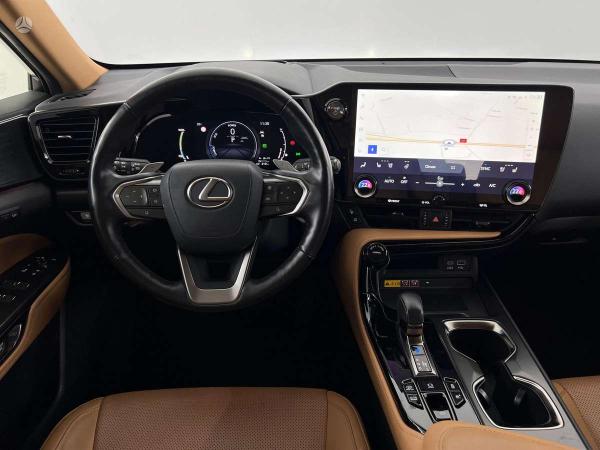 White Lexus NX 450h 2022 in Vilnius, with an engine capacity of 2.49 L and mileage of 156 thousand km for 48900 €, photo 9 on AUTOMOTO.COM.LV