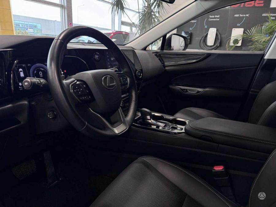 White Lexus NX 450h 2022 in Vilnius, with an engine capacity of 2.49 L and mileage of 29 thousand km for 47190 €, photo 11 on AUTOMOTO.COM.LV