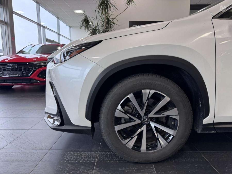 White Lexus NX 450h 2022 in Vilnius, with an engine capacity of 2.49 L and mileage of 29 thousand km for 47190 €, photo 38 on AUTOMOTO.COM.LV