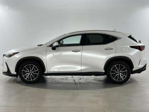 White Lexus NX 450h 2022 in Vilnius, with an engine capacity of 2.49 L and mileage of 89 thousand km for 47900 €, photo 4 on AUTOMOTO.COM.LV