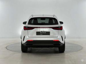 White Lexus NX 450h 2022 in Vilnius, with an engine capacity of 2.49 L and mileage of 89 thousand km for 47900 €, photo 5 on AUTOMOTO.COM.LV