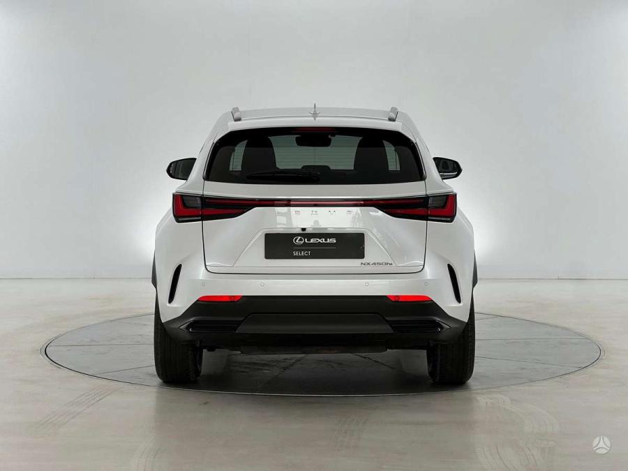 White Lexus NX 450h 2022 in Vilnius, with an engine capacity of 2.49 L and mileage of 89 thousand km for 47900 €, photo 5 on AUTOMOTO.COM.LV