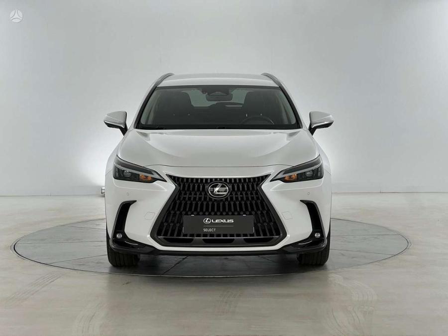 White Lexus NX 450h 2022 in Vilnius, with an engine capacity of 2.49 L and mileage of 89 thousand km for 47900 €, photo 6 on AUTOMOTO.COM.LV