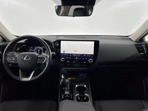 White Lexus NX 450h 2022 in Vilnius, with an engine capacity of 2.49 L and mileage of 89 thousand km for 47900 €, photo 9 on AUTOMOTO.COM.LV