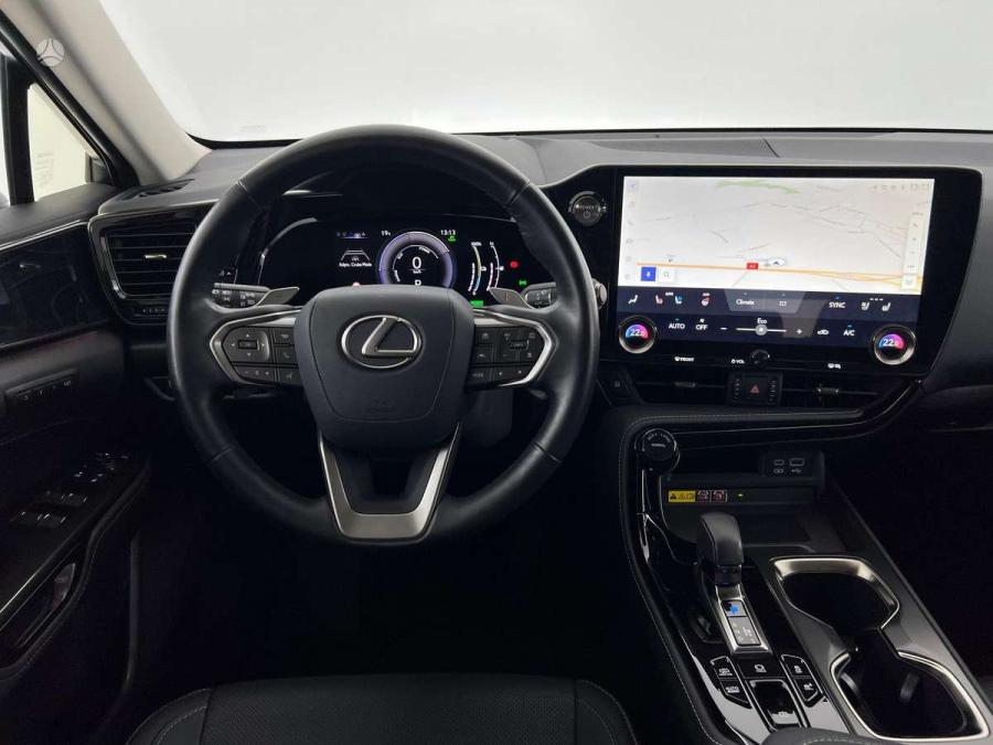 White Lexus NX 450h 2022 in Vilnius, with an engine capacity of 2.49 L and mileage of 89 thousand km for 47900 €, photo 10 on AUTOMOTO.COM.LV