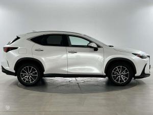 White Lexus NX 450h 2022 in Vilnius, with an engine capacity of 2.49 L and mileage of 89 thousand km for 47900 €, photo 17 on AUTOMOTO.COM.LV