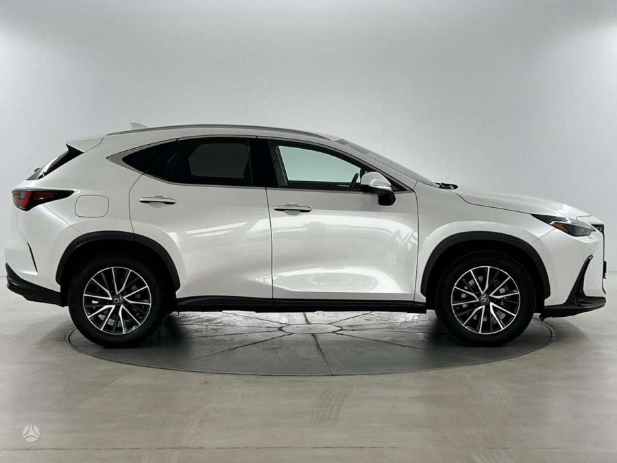 White Lexus NX 450h 2022 in Vilnius, with an engine capacity of 2.49 L and mileage of 89 thousand km for 47900 €, photo 17 on AUTOMOTO.COM.LV