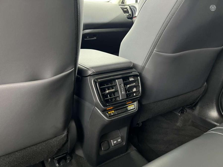 White Lexus NX 450h 2022 in Vilnius, with an engine capacity of 2.49 L and mileage of 89 thousand km for 47900 €, photo 27 on AUTOMOTO.COM.LV