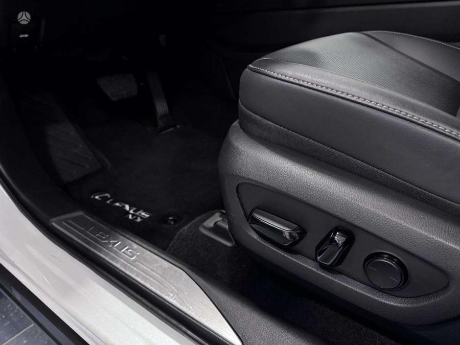 Balts Lexus NX 450h 2022 Viļņa, ar dzinēja tilpumu 2.49 L un nobraukumu 29 tūkst. km par 47190 €, foto 13 vietnē AUTOMOTO.COM.LV