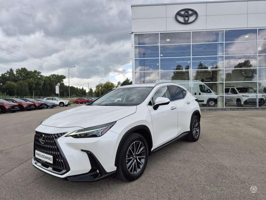 White Lexus NX 450h 2022 in Panevezys, with an engine capacity of 2.49 L and mileage of 60 thousand km for 43490 €, photo 1 on AUTOMOTO.COM.LV