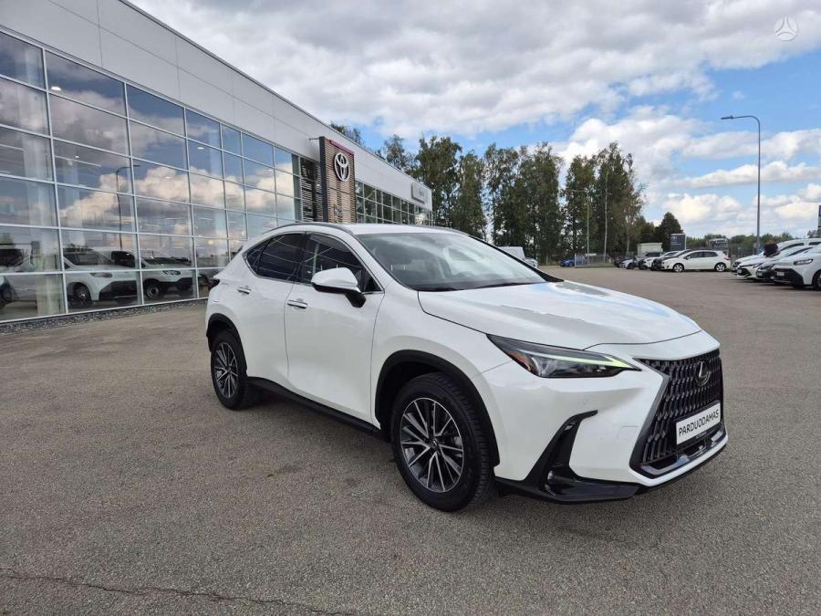 White Lexus NX 450h 2022 in Panevezys, with an engine capacity of 2.49 L and mileage of 60 thousand km for 43490 €, photo 3 on AUTOMOTO.COM.LV