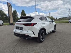 White Lexus NX 450h 2022 in Panevezys, with an engine capacity of 2.49 L and mileage of 60 thousand km for 43490 €, photo 5 on AUTOMOTO.COM.LV