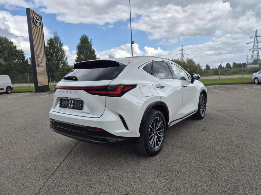 White Lexus NX 450h 2022 in Panevezys, with an engine capacity of 2.49 L and mileage of 60 thousand km for 43490 €, photo 5 on AUTOMOTO.COM.LV