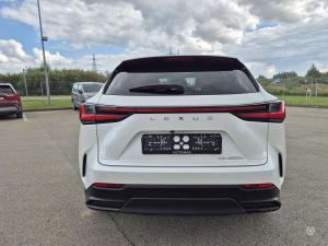 White Lexus NX 450h 2022 in Panevezys, with an engine capacity of 2.49 L and mileage of 60 thousand km for 43490 €, photo 6 on AUTOMOTO.COM.LV