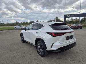 White Lexus NX 450h 2022 in Panevezys, with an engine capacity of 2.49 L and mileage of 60 thousand km for 43490 €, photo 7 on AUTOMOTO.COM.LV
