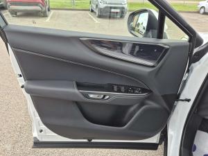 White Lexus NX 450h 2022 in Panevezys, with an engine capacity of 2.49 L and mileage of 60 thousand km for 43490 €, photo 10 on AUTOMOTO.COM.LV