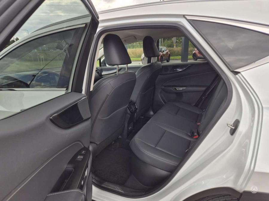 White Lexus NX 450h 2022 in Panevezys, with an engine capacity of 2.49 L and mileage of 60 thousand km for 43490 €, photo 13 on AUTOMOTO.COM.LV