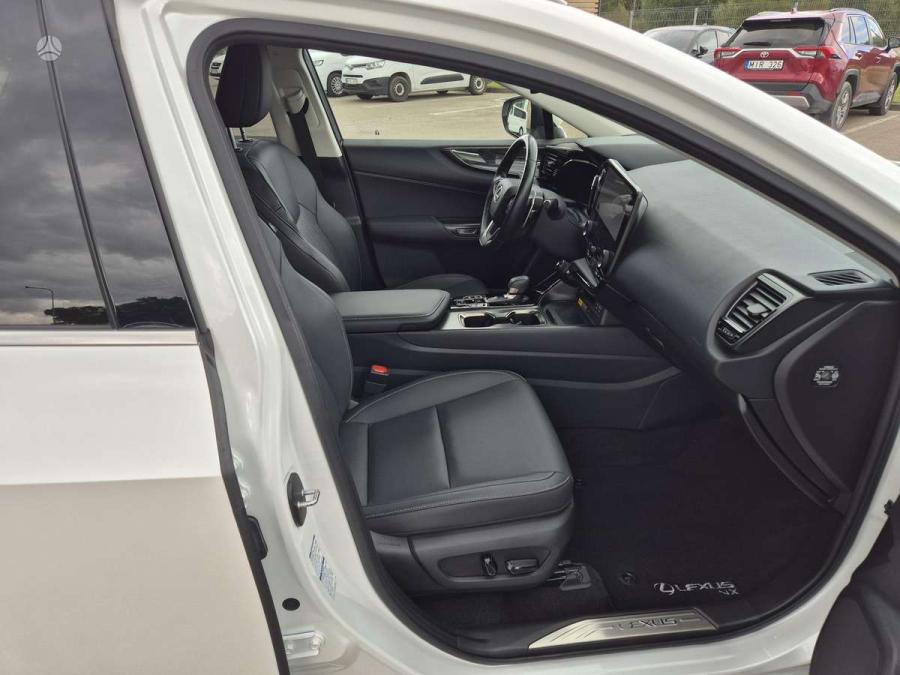 White Lexus NX 450h 2022 in Panevezys, with an engine capacity of 2.49 L and mileage of 60 thousand km for 43490 €, photo 17 on AUTOMOTO.COM.LV