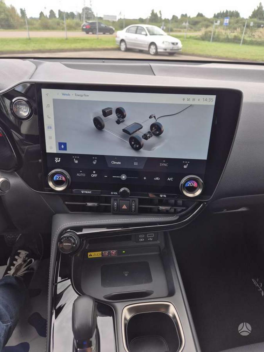 White Lexus NX 450h 2022 in Panevezys, with an engine capacity of 2.49 L and mileage of 60 thousand km for 43490 €, photo 22 on AUTOMOTO.COM.LV