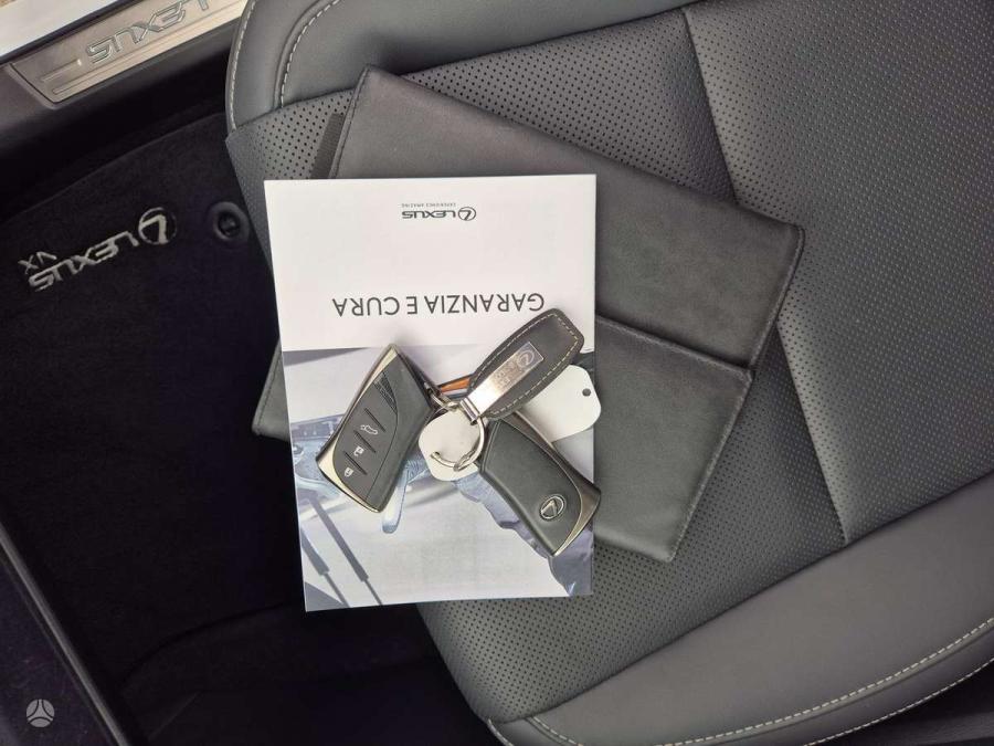 White Lexus NX 450h 2022 in Panevezys, with an engine capacity of 2.49 L and mileage of 60 thousand km for 43490 €, photo 33 on AUTOMOTO.COM.LV