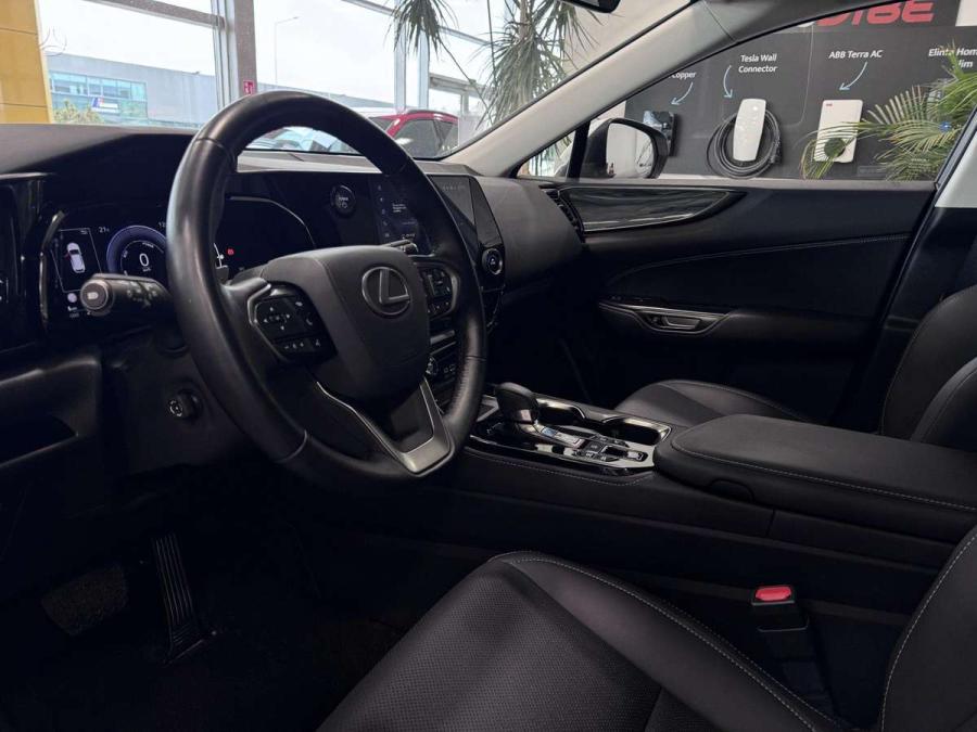 White Lexus NX 450h 2022 in Vilnius, with an engine capacity of 2.49 L and mileage of 29 thousand km for 46111 €, photo 11 on AUTOMOTO.COM.LV