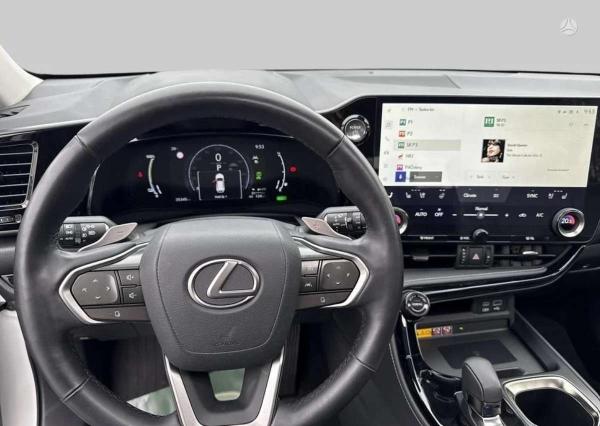 Белый Лексус NX 450h 2023 в Вильнюс, объемом двигателя 2.49 л и пробегом 35 тыс. км за 54900 €, фото 11 на AUTOMOTO.COM.LV