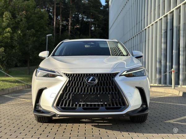 White Lexus NX 450h 2023 in Vilnius, with an engine capacity of 2.50 L and mileage of 29 thousand km for 49499 €, photo 2 on AUTOMOTO.COM.LV