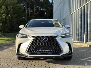 White Lexus NX 450h 2023 in Vilnius, with an engine capacity of 2.50 L and mileage of 29 thousand km for 49499 €, photo 2 on AUTOMOTO.COM.LV