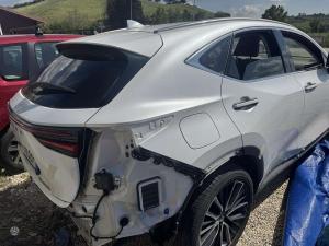 Balts Lexus NX 450h 2023 Viļņa, ar dzinēja tilpumu 0.00 L un nobraukumu 90 tūkst. km par 21000 €, foto  vietnē AUTOMOTO.COM.LV