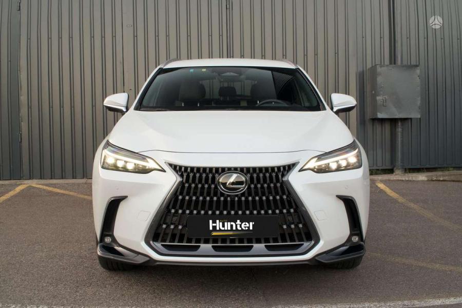 White Lexus NX 450h 2023 in Vilnius, with an engine capacity of 2.49 L and mileage of 15 thousand km for 49900 €, photo 3 on AUTOMOTO.COM.LV