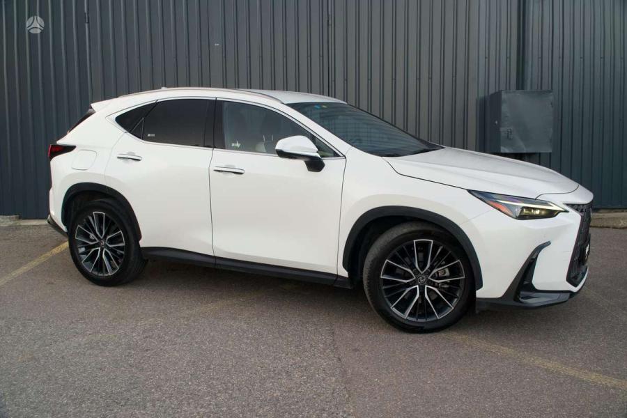 White Lexus NX 450h 2023 in Vilnius, with an engine capacity of 2.49 L and mileage of 15 thousand km for 49900 €, photo 4 on AUTOMOTO.COM.LV