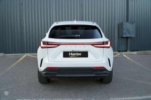 White Lexus NX 450h 2023 in Vilnius, with an engine capacity of 2.49 L and mileage of 15 thousand km for 49900 €, photo 9 on AUTOMOTO.COM.LV