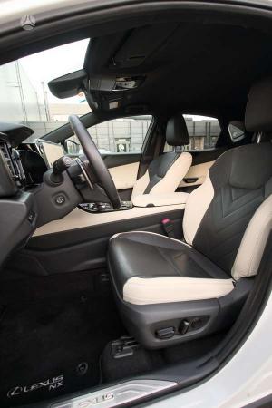 White Lexus NX 450h 2023 in Vilnius, with an engine capacity of 2.49 L and mileage of 15 thousand km for 49900 €, photo 11 on AUTOMOTO.COM.LV