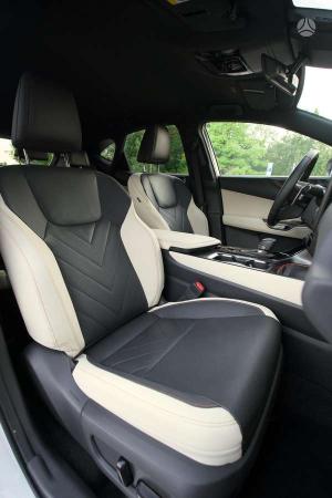 White Lexus NX 450h 2023 in Vilnius, with an engine capacity of 2.49 L and mileage of 15 thousand km for 49900 €, photo 12 on AUTOMOTO.COM.LV