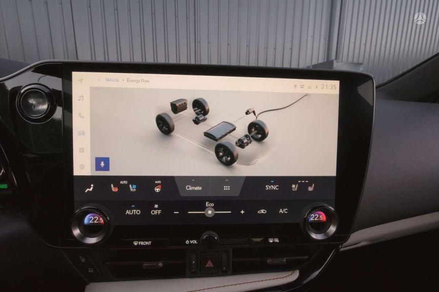 White Lexus NX 450h 2023 in Vilnius, with an engine capacity of 2.49 L and mileage of 15 thousand km for 49900 €, photo 18 on AUTOMOTO.COM.LV