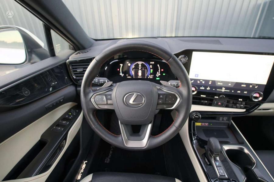 White Lexus NX 450h 2023 in Vilnius, with an engine capacity of 2.49 L and mileage of 15 thousand km for 49900 €, photo 20 on AUTOMOTO.COM.LV