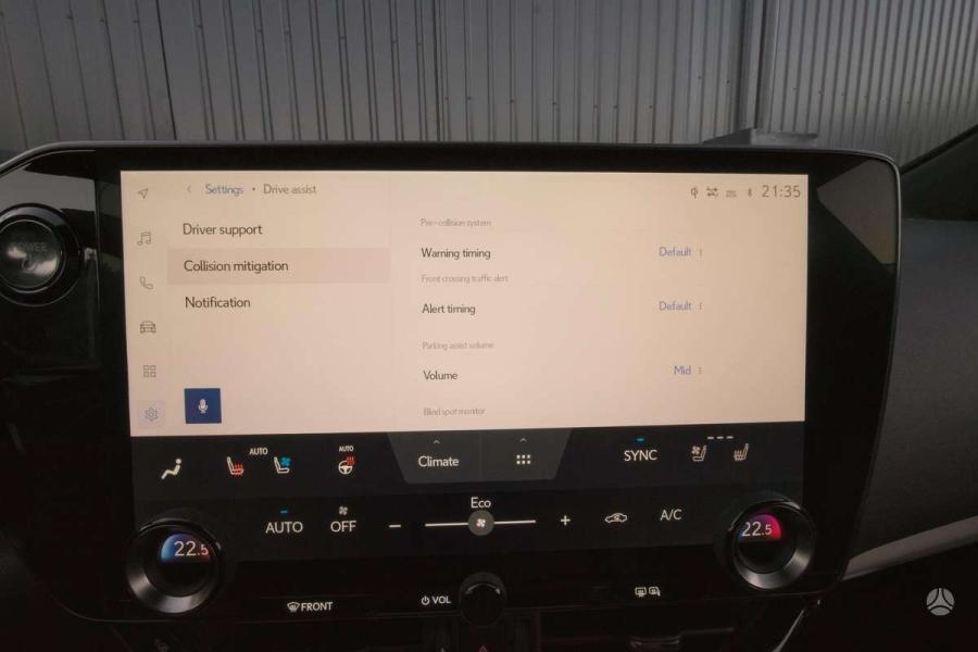 White Lexus NX 450h 2023 in Vilnius, with an engine capacity of 2.49 L and mileage of 15 thousand km for 49900 €, photo 23 on AUTOMOTO.COM.LV