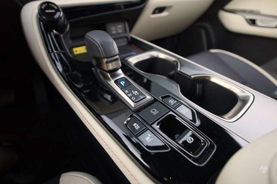 White Lexus NX 450h 2023 in Vilnius, with an engine capacity of 2.49 L and mileage of 15 thousand km for 49900 €, photo 27 on AUTOMOTO.COM.LV