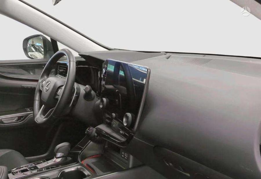 White Lexus NX 450h 2023 in Vilnius, with an engine capacity of 2.49 L and mileage of 13 thousand km for 54000 €, photo 5 on AUTOMOTO.COM.LV