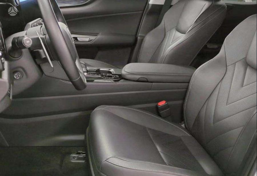 White Lexus NX 450h 2023 in Vilnius, with an engine capacity of 2.49 L and mileage of 13 thousand km for 54000 €, photo 7 on AUTOMOTO.COM.LV