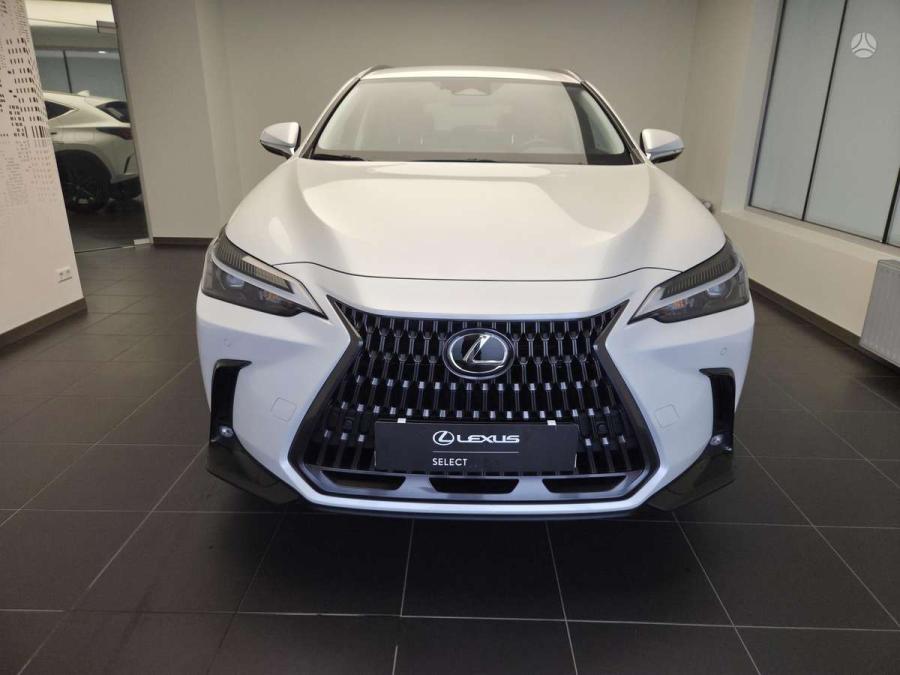 White Lexus NX 450h 2023 in Kaunas, with an engine capacity of 2.49 L and mileage of 30 thousand km for 48900 €, photo 3 on AUTOMOTO.COM.LV